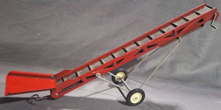 Scale 1/16 Red Metal Conveyor elevator Belt Toy with Wheels - Metzger ...