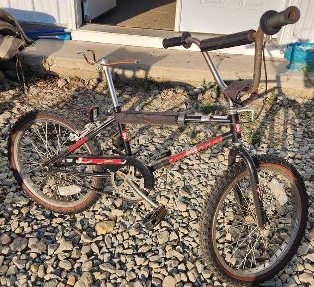 Zephyr Bicycle with 20-Inch Tires and Cruiser Handlebars - Metzger ...