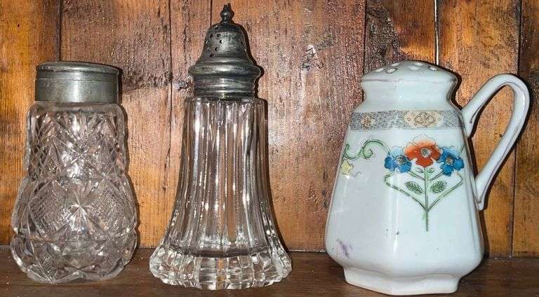 Glass And Ceramic Powder Shakers with Metal Lids - Metzger Property ...