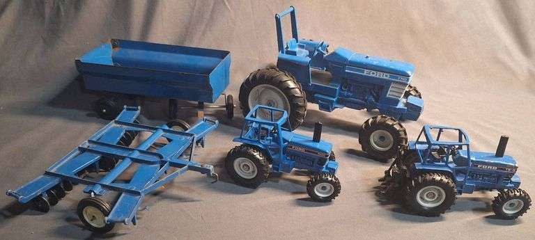 Ford Farm Toys assortment, 1/32 & 1/16 Scale Tractors and Implements ...