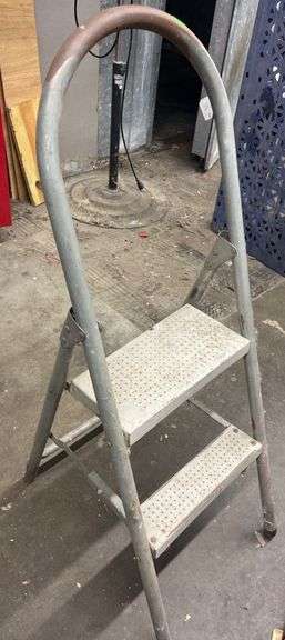 Metal Step Ladder with 2 Perforated Treads and Arched Handle - Metzger ...