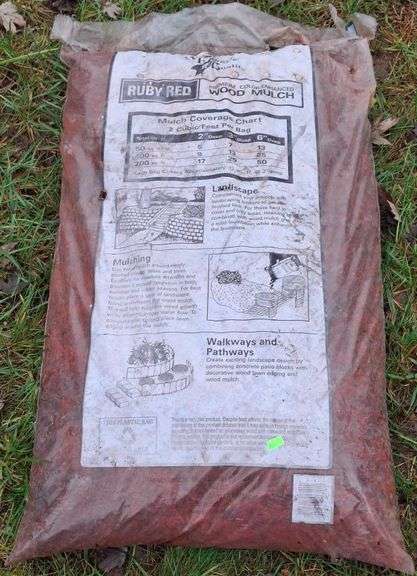 Ruby Red Premium Color-Enhanced Wood Mulch, 2 Cubic Feet (wet ...