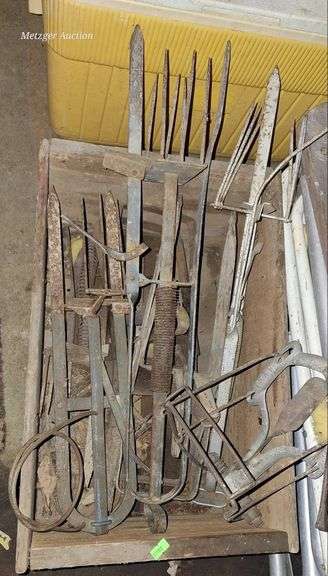 12x14x10 Box of Metal Mole Traps with Miscellaneous Tools - Metzger ...