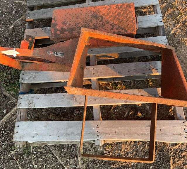 K&M step kit and tool box off AllIs Chalmers 7000 series - Metzger ...
