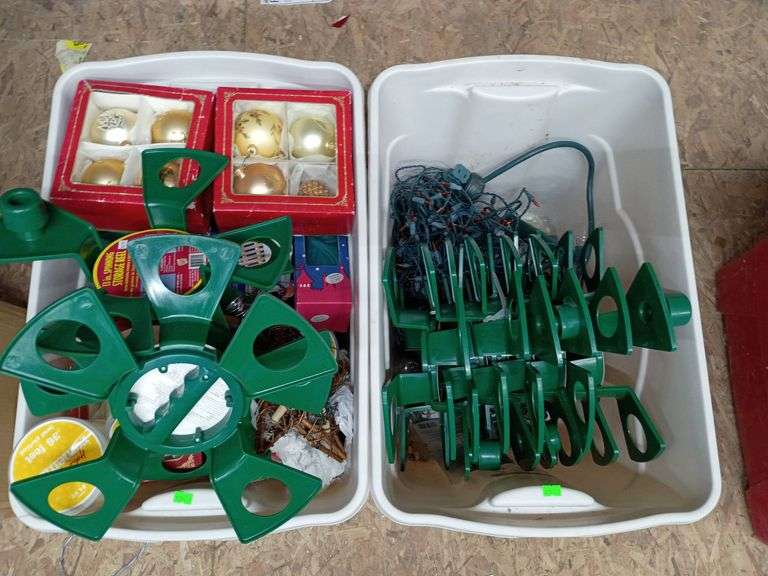 8 Spinning Storage Reels with Holiday Lights and Ornaments - Metzger ...