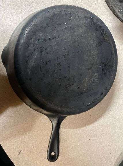 Cast Iron Skillet with Handle and Pour Spouts 11” - Metzger Property ...
