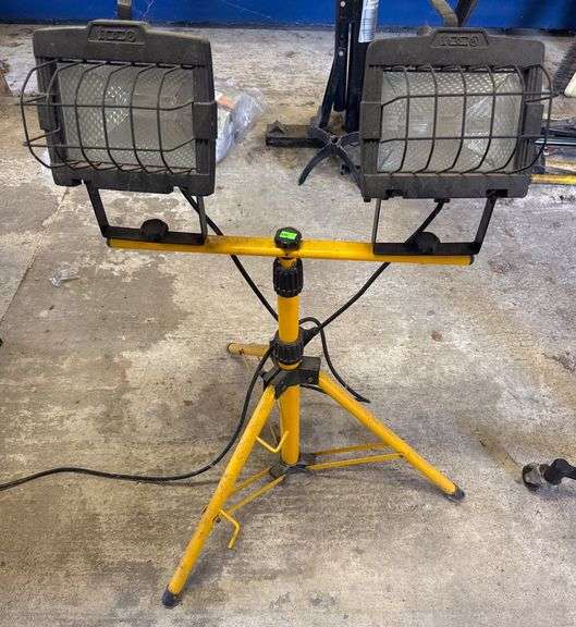 Halogen Twin Work Light on Adjustable Tripod Stand - Metzger Property ...