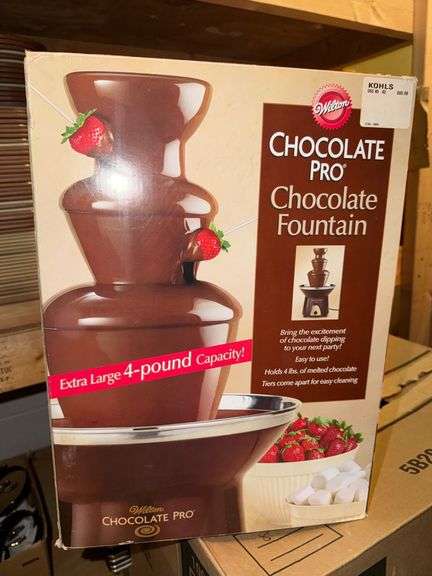Wilton Chocolate Pro Chocolate Fountain with 4-Lb Capacity (Contents ...