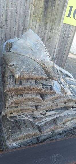 Approx. 30ct Quikrete 50 lb All-Purpose Gravel Bags - Metzger Property ...