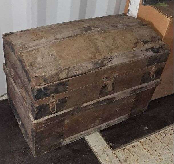 Camel Top Trunk with Metal and Wood Construction, 32x18x24 - Metzger ...