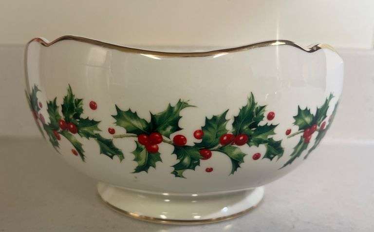 Lenox Holiday Bowl with Holly and Berry Pattern, Teleflora 75-Year ...