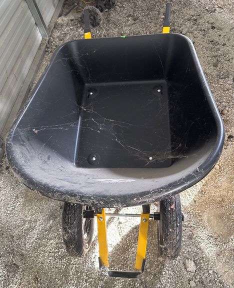 Truper 6 Cu Ft Poly Tray Wheelbarrow With Dual Wheels - Metzger ...