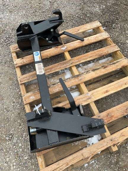 John Deere to universal quick hitch adapter - new - Metzger Property ...