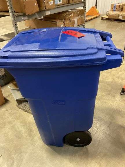 TOTER - 64 Gal. Blue Outdoor Trash Can with Quiet Wheels and Lid - SEE ...