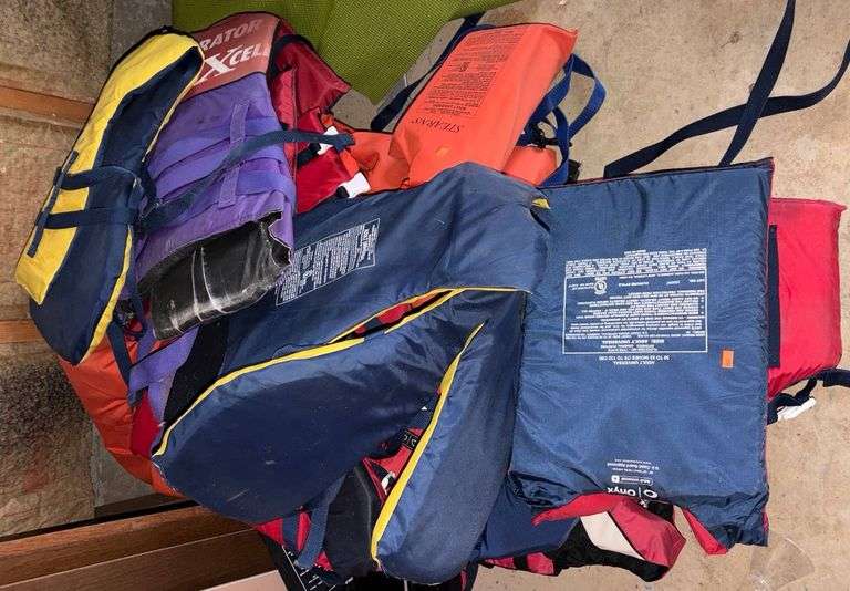 5+ Life Jackets in Adult Universal Sizes - Metzger Property Services, LLC