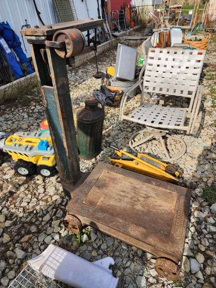 Fairbanks Platform Scale with Balance Beam and Cast Iron Wheels (Scale ...