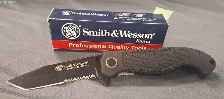 Smith & Wesson Special Tactical Black Tanto 40 Knife - Metzger Property ...