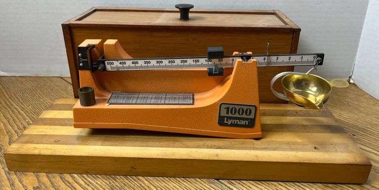 Lyman 1000 Reloading Scale with Wood Storage Box and Brass Tray ...