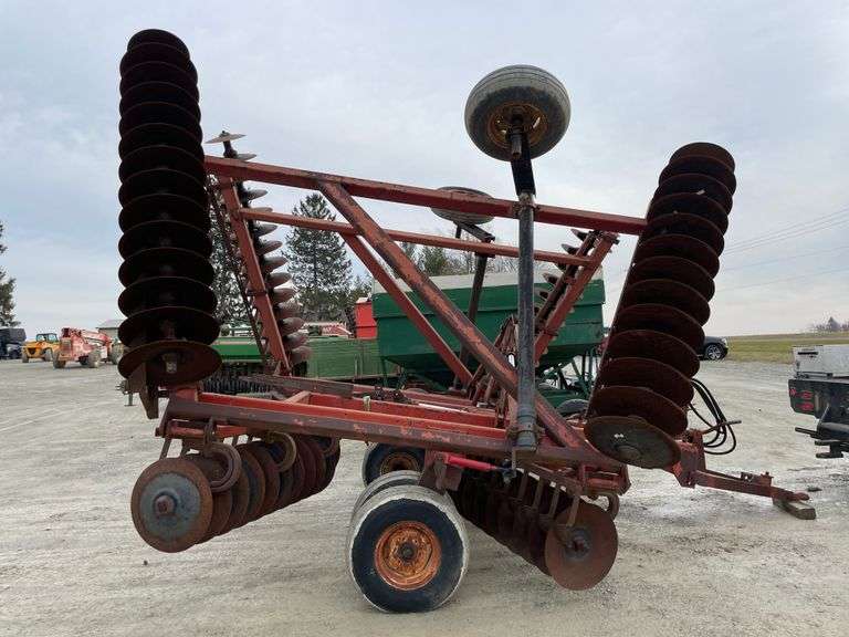 Case IH 490 28' Disc with 7.5" Plate Spacing - Metzger Property ...