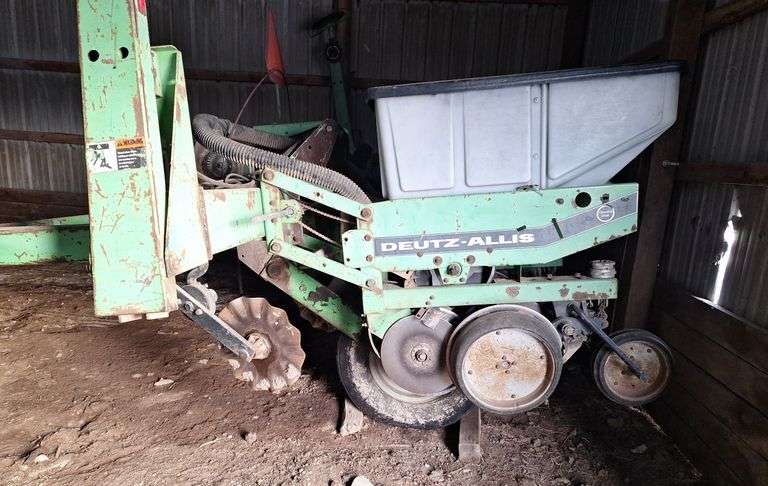 Deutz Allis 385 planter 4 row narrow, with seed drop monitor - Metzger ...
