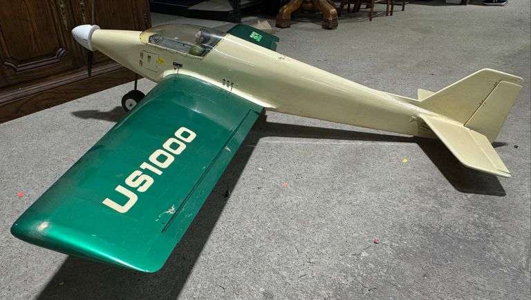 US1000 Remote Control Airplane w/ Remote Control 84”x62” - Metzger ...