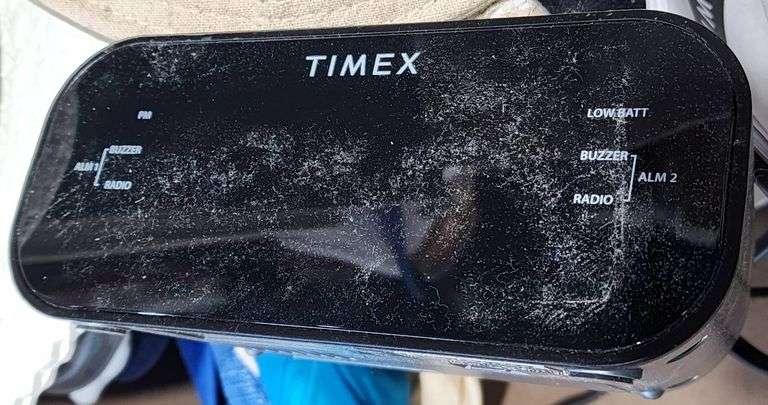 Timex T231 Alarm Clock Radio with AM/FM Tuner and Battery Backup ...