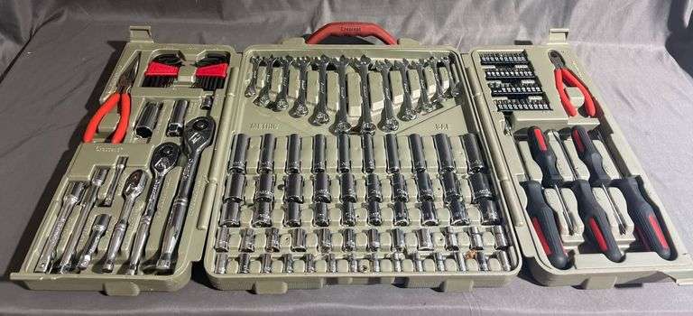 Crescent 170-Piece Mechanics Tool Kit in Hard Plastic Case 16”x18 ...