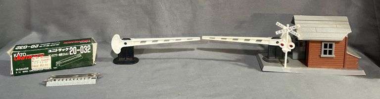 Kato UNITRACK N-Scale Magnetic Uncoupler 20-032 and Railroad Crossing ...