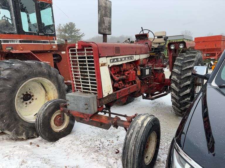 IH 806 Diesel Tractor, 9,758.3 hours, WF, runs and drives, like new ...
