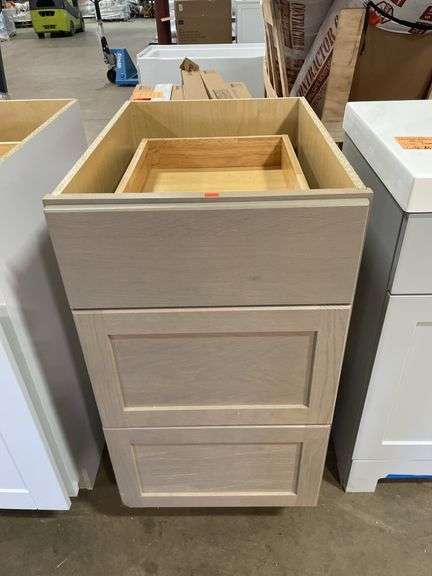 Base 3 Drawer Cabinet 18”x34”x24” Bottom Drawer has damaged - Metzger ...