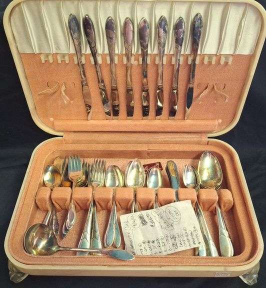 Community Silverplate Flatware Set in Case (missing 4 butter knives) 16 ...