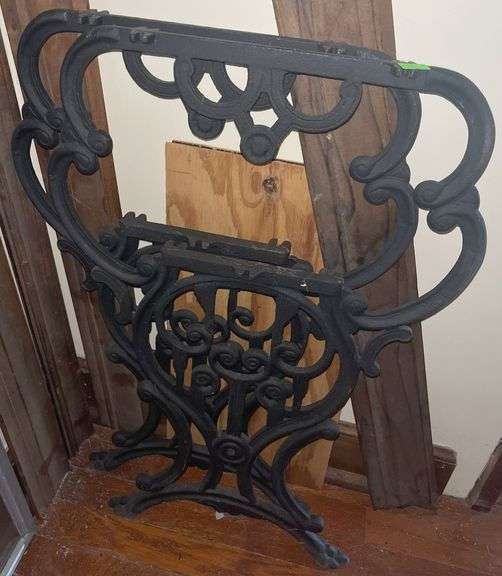 Cast iron base frame ends 15x24" - Metzger Property Services, LLC