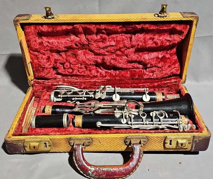 Bundy Clarinet with Case, Model No. 123197 15" - Metzger Property ...