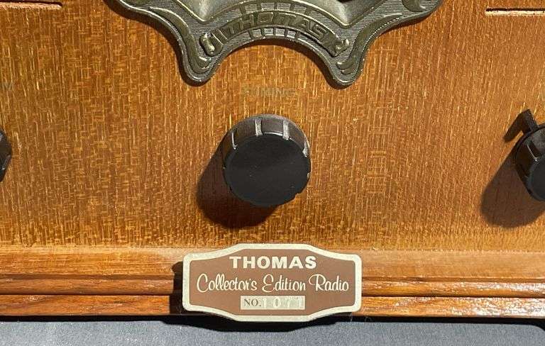 Thomas Collectors Edition Radio No. 1071 14.5” - Metzger Property ...