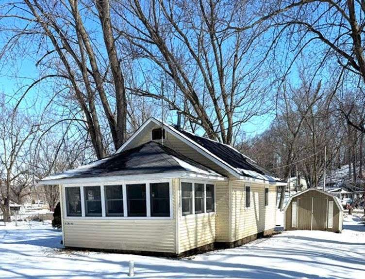 Charming 2-bedroom, 1-bath Lake Cottage just off the Serene Ridinger ...