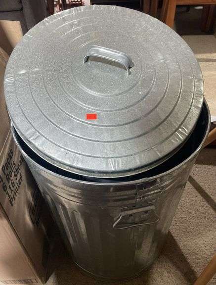 Metal tin, laptop bag, metal trash bin with lid - Metzger Property ...