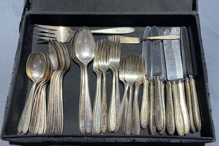 Community Plate flatware set including spoons, forks & knives - Metzger ...