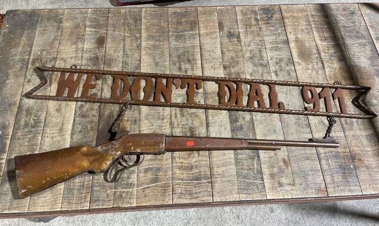 Metal Art "We don't dial 911" and rifle sign 45" Mexico - Metzger ...