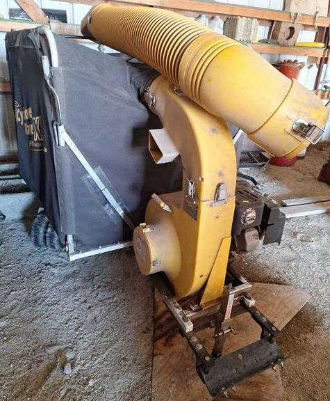 Cyclone Rake XL Jet Path Vacuum System Briggs and Stratton 9hp ...