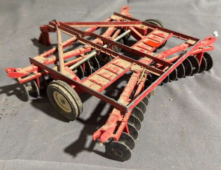 Metal Toy Disc 6" x 6" - Metzger Property Services, LLC