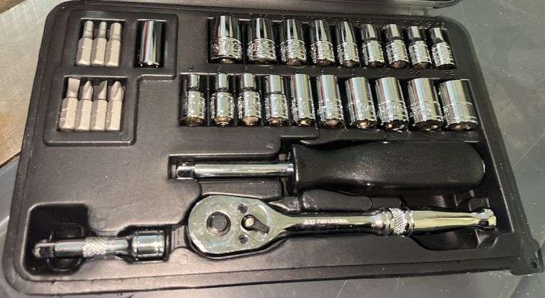 Craftsman 1/2" torque wrench and ace 1/4" sockets set - Metzger ...