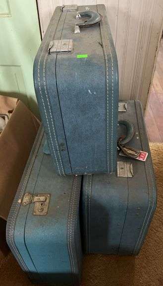 (3) Hard Case Luggage Bags - Metzger Property Services, LLC