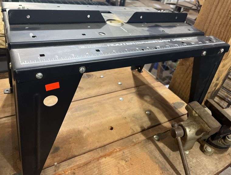 Vermont American Router table - Metzger Property Services, LLC