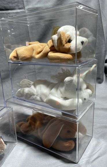 (8) TY Beanie Babies in plastic display cases including wrinkles ...