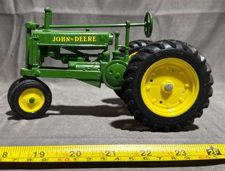 John Deere Die-Cast Metal Tractor Model with Rubber Tires - Metzger ...