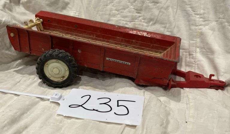 International manure spreader 1/16th scale toy, axle bent one side ...
