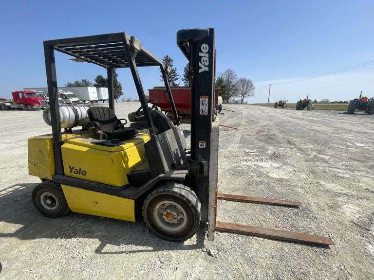 Yale LP Gas Powered Forklift with Front Forks and Pneumatic Tires ...