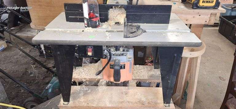 Router Table with Attached Electric Router and Freud Router Bit ...