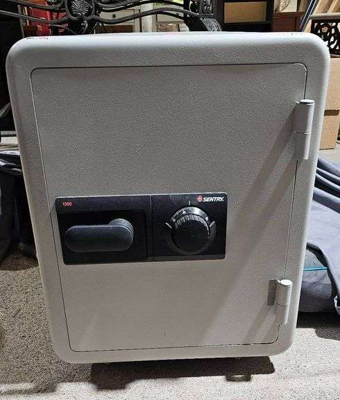 Sentry Model 1380 Safe with Combination Lock - Metzger Property ...