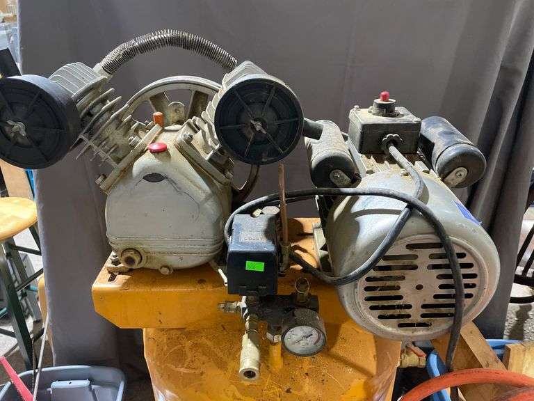 Magnum 5 HP 36-Gallon Air Compressor With Twin Cylinder Pump - Metzger ...